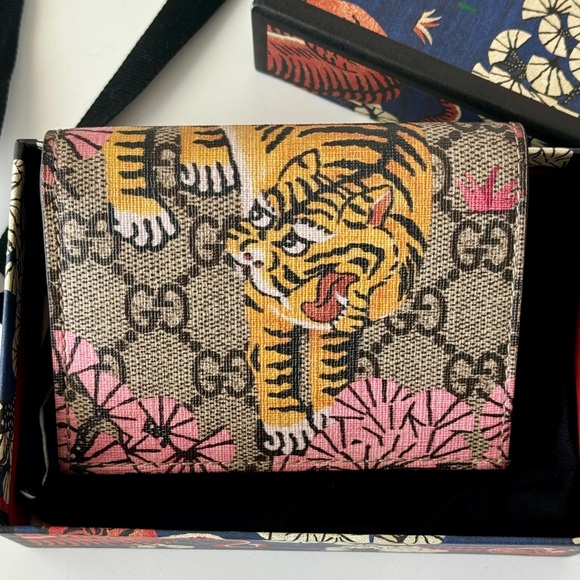 Gucci | Bags | Gucci Gg Supreme Monogram Bengal Bifold Wallet Card Case ...